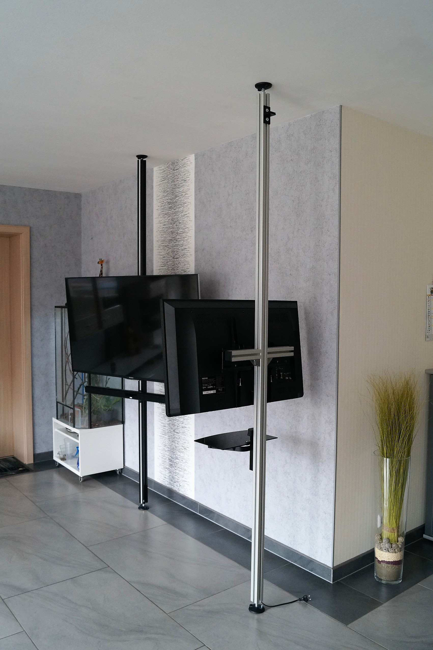 TV-Stangen, TV Halterungen, Aufstehhilfen, Boden-Decken-Stangen, TV ...